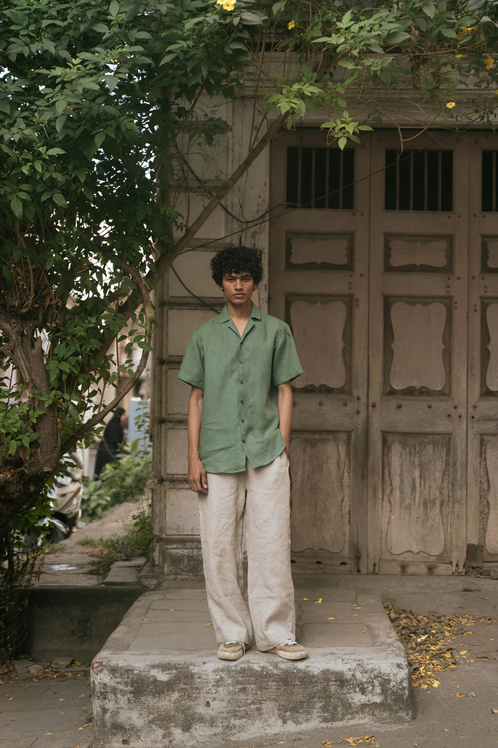 Do me a Solid - Green linen shirt – Mitti Lifestyle / Store & Cafe